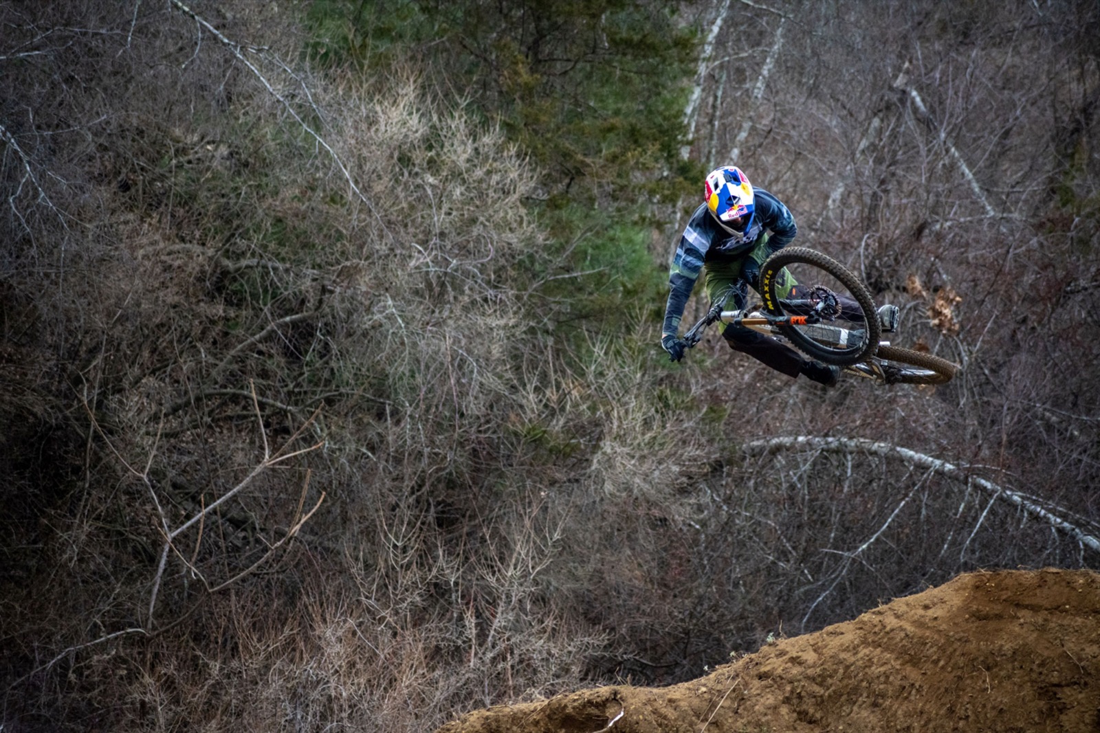 Aaron Chase signs with Commencal. - Whistlermountainbike.com